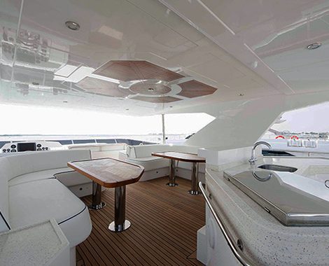 Rent-yacht-dubai-majesty75-4